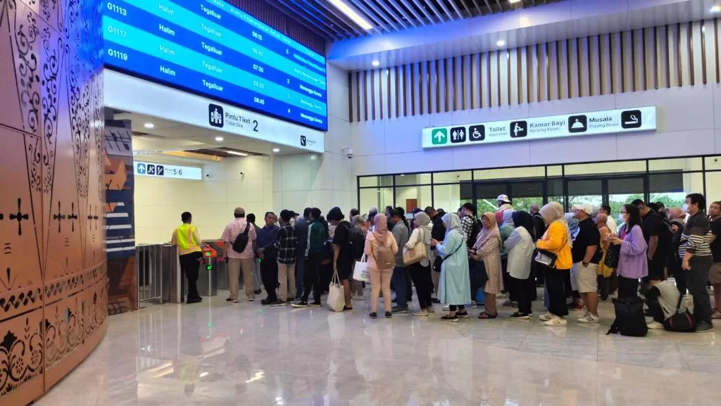 Tiket Kereta Cepat Whoosh jadi Rp 200.000 - AWESH.id