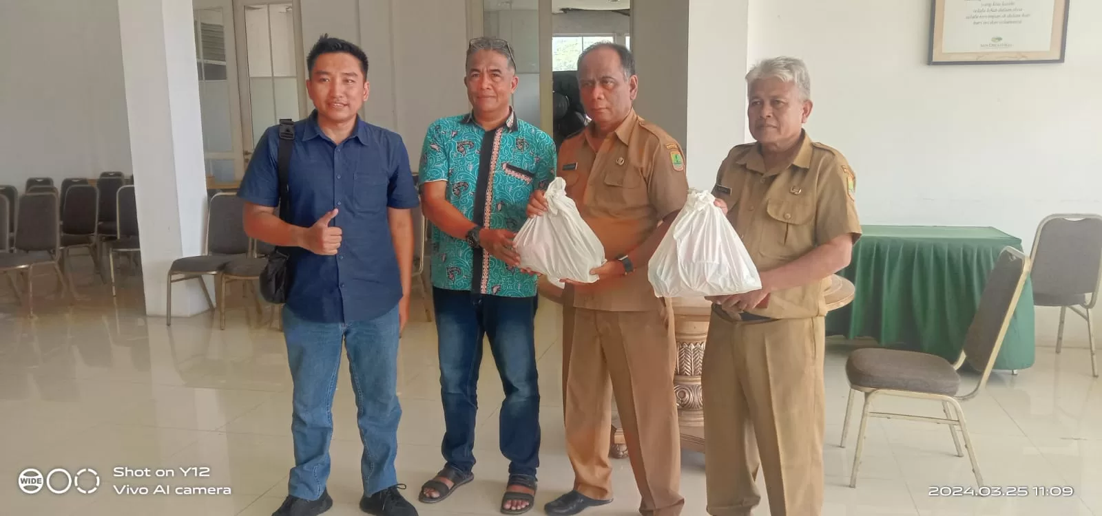 San Diego Hills Karawang salurkan 400 paket lebaran - AWESH.id