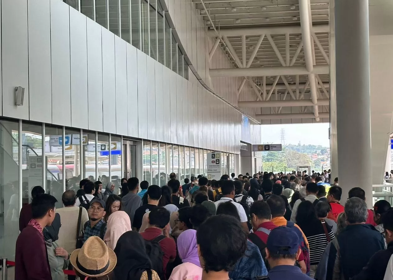 Satu Tahun Operasi, Penumpang Whoosh Naik Signifikan - AWESH.id